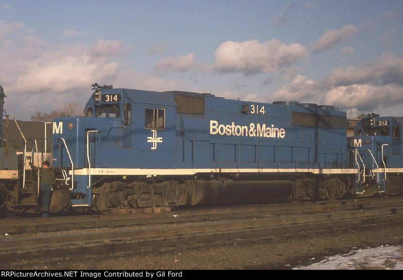 B&M 314(GP40-2)